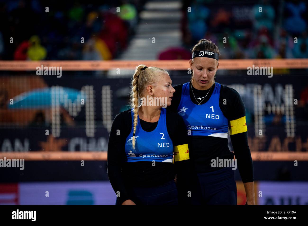 Munich, Germany. 20th Aug, 2022. Raisa Schoon (2 Netherlands) and Katja ...