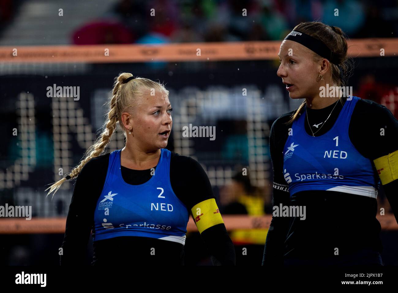 Munich, Germany. 20th Aug, 2022. Raisa Schoon (2 Netherlands) and Katja ...