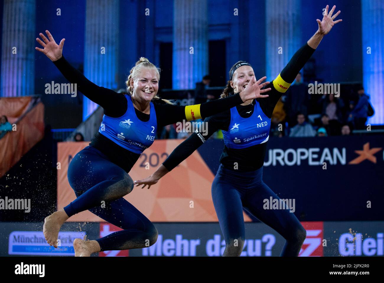 Munich, Germany. 20th Aug, 2022. Raisa Schoon (2 Netherlands) and Katja ...