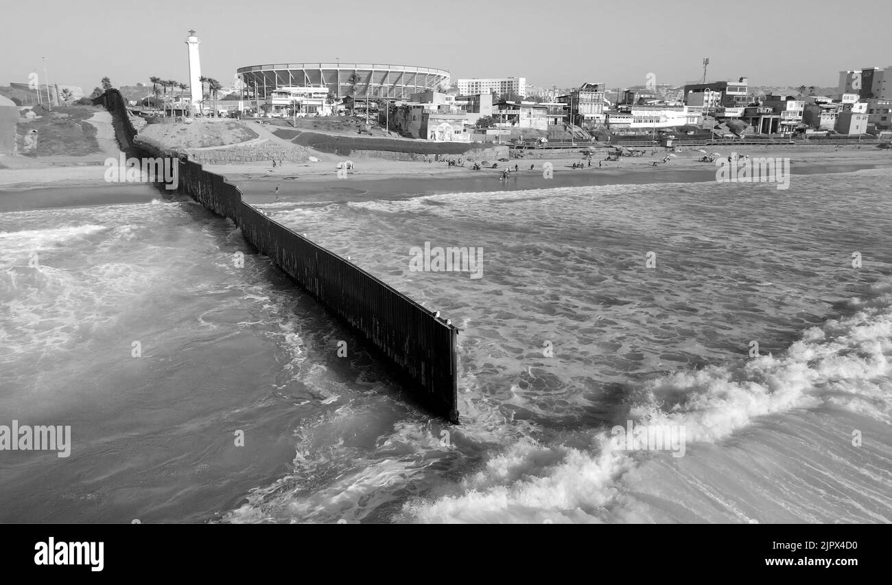Mexico usa border aerial hi-res stock photography and images - Alamy