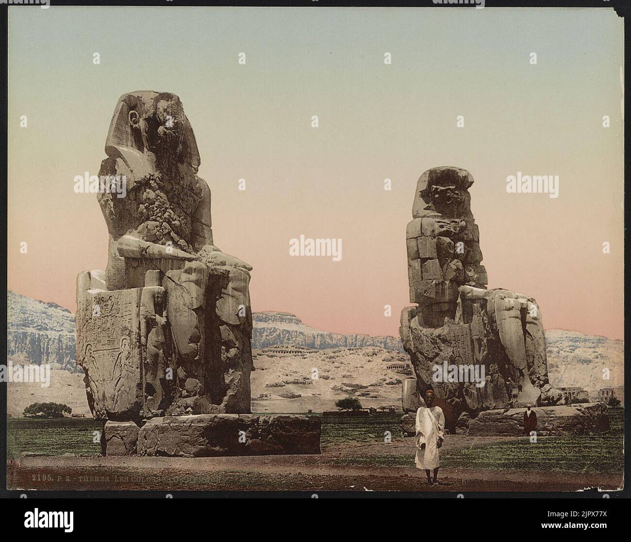 Thèbes, les Colosses de Memnon Stock Photo - Alamy