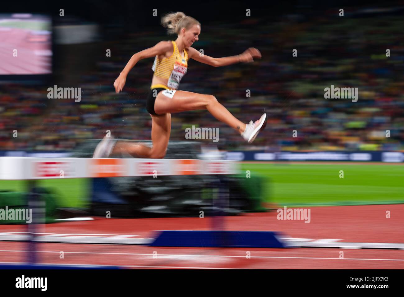 3000m runner hi-res stock photography and images - Alamy