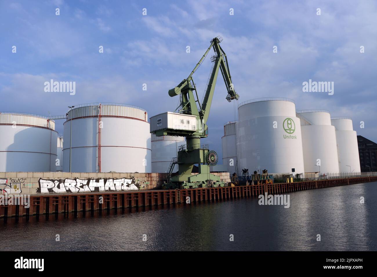 Unitank Heizöl-Tanklager im berliner Westhafen, Deutschland, Berlin ...