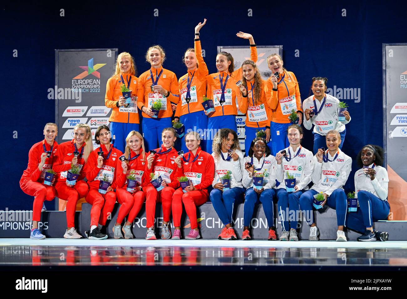 MUNCHEN, GERMANY - AUGUST 20: Andrea Bouma of the Netherlands, Lieke ...