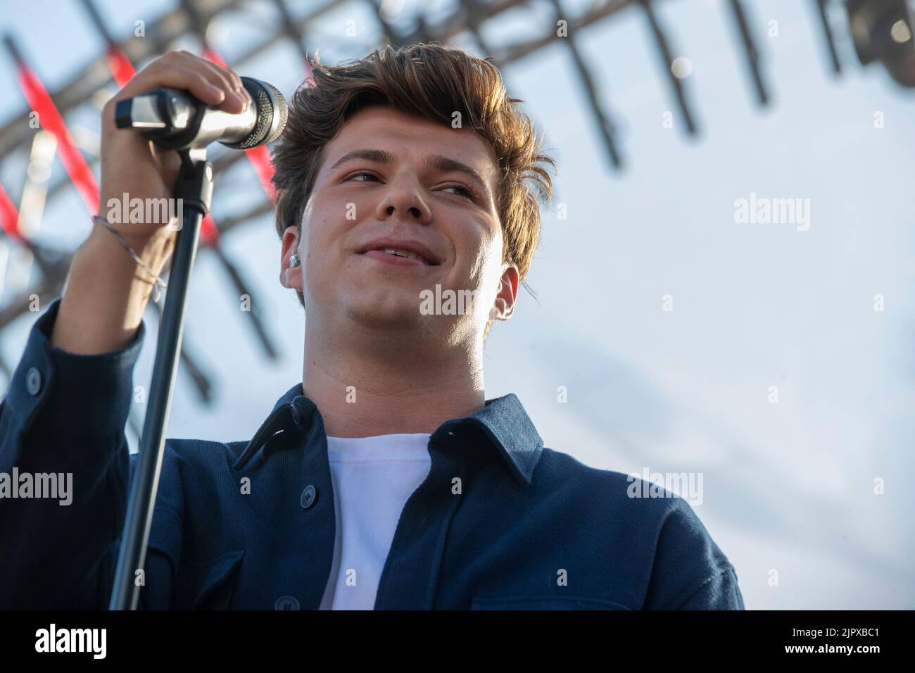 The hit music channel hi-res stock photography and images - Alamy