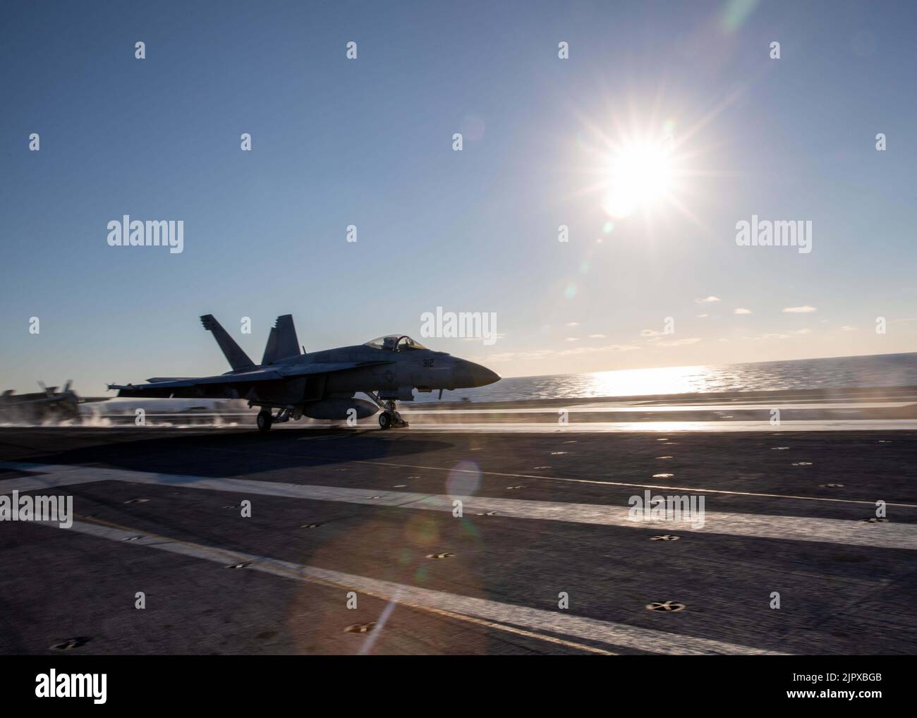 220817-N-EL850-1112 ATLANTIC OCEAN (Aug. 17, 2022) An F/A-18E Super ...