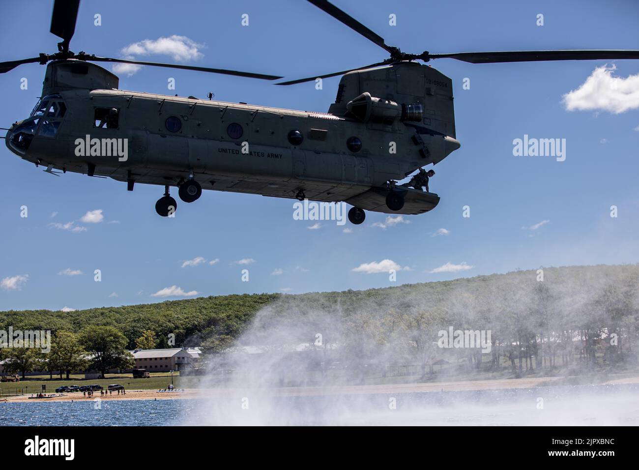 A CH-47 Chinook assigned to 2nd Squadron, 107th Cavalry Regiment, Ohio ...