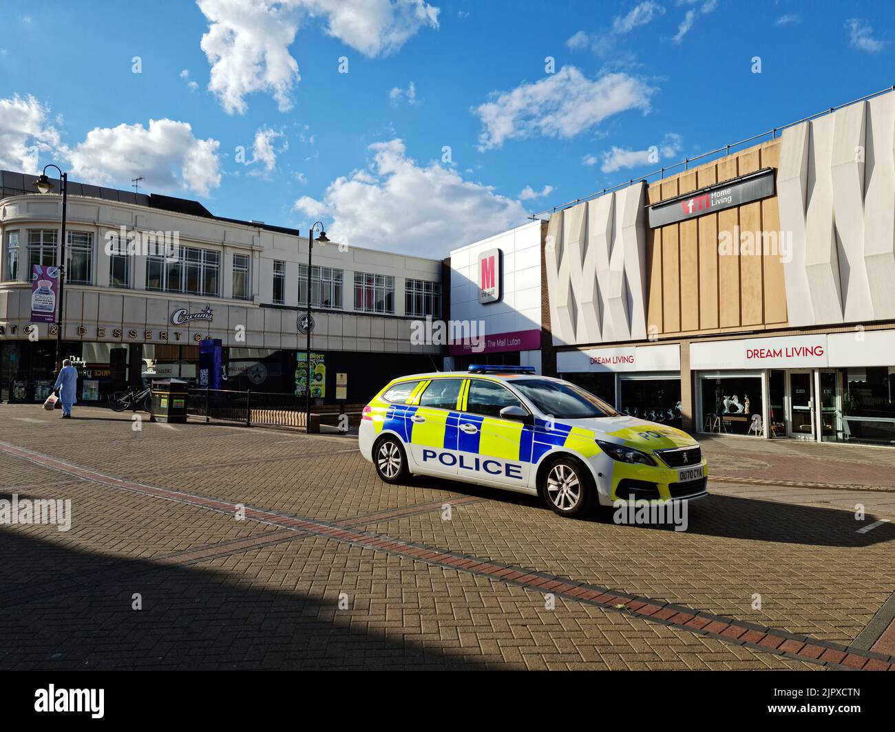 Business city roads hi-res stock photography and images - Alamy