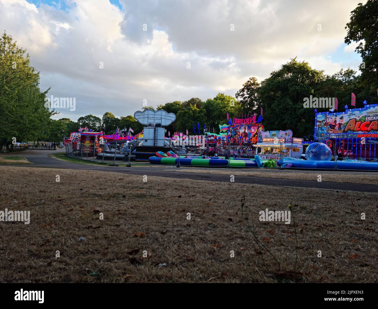 Park funfair hi-res stock photography and images - Alamy