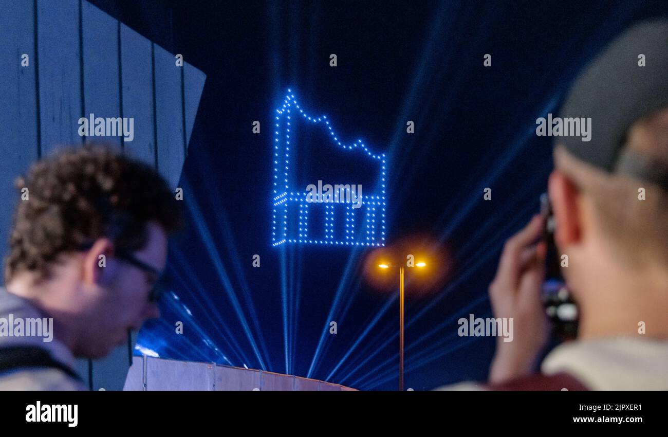 Hamburg, Germany. 20th Aug, 2022. Glowing drones form the outline of ...