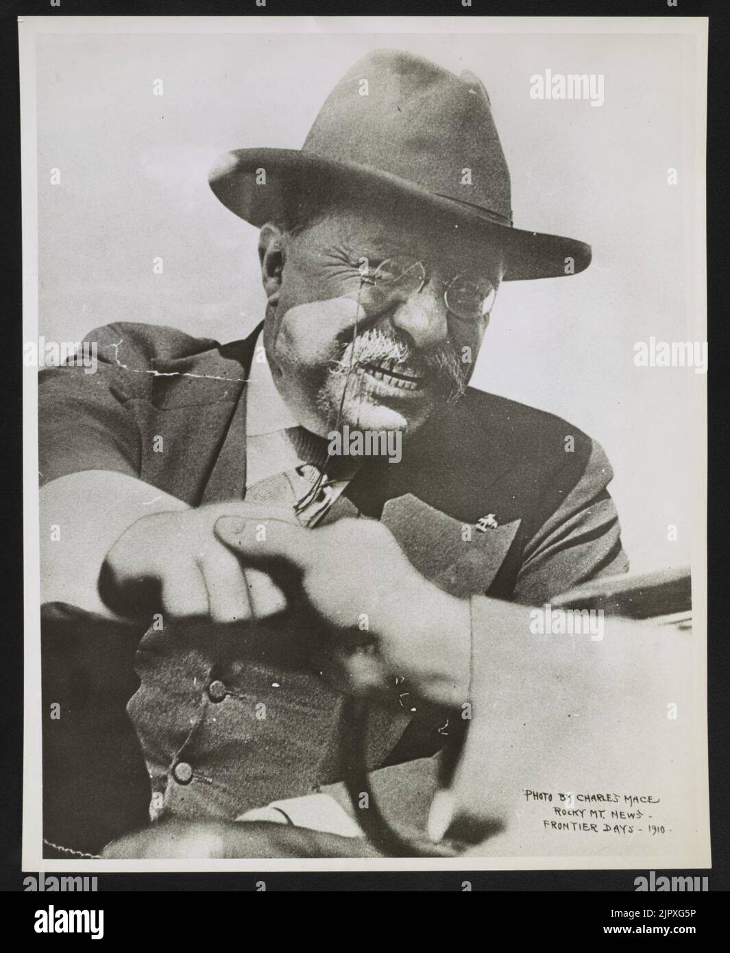 Theodore Roosevelt shaking hands with an unknown person Stock Photo - Alamy