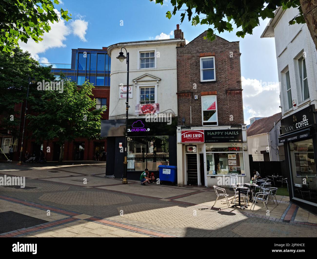 Luton town centre high street hi-res stock photography and images - Alamy