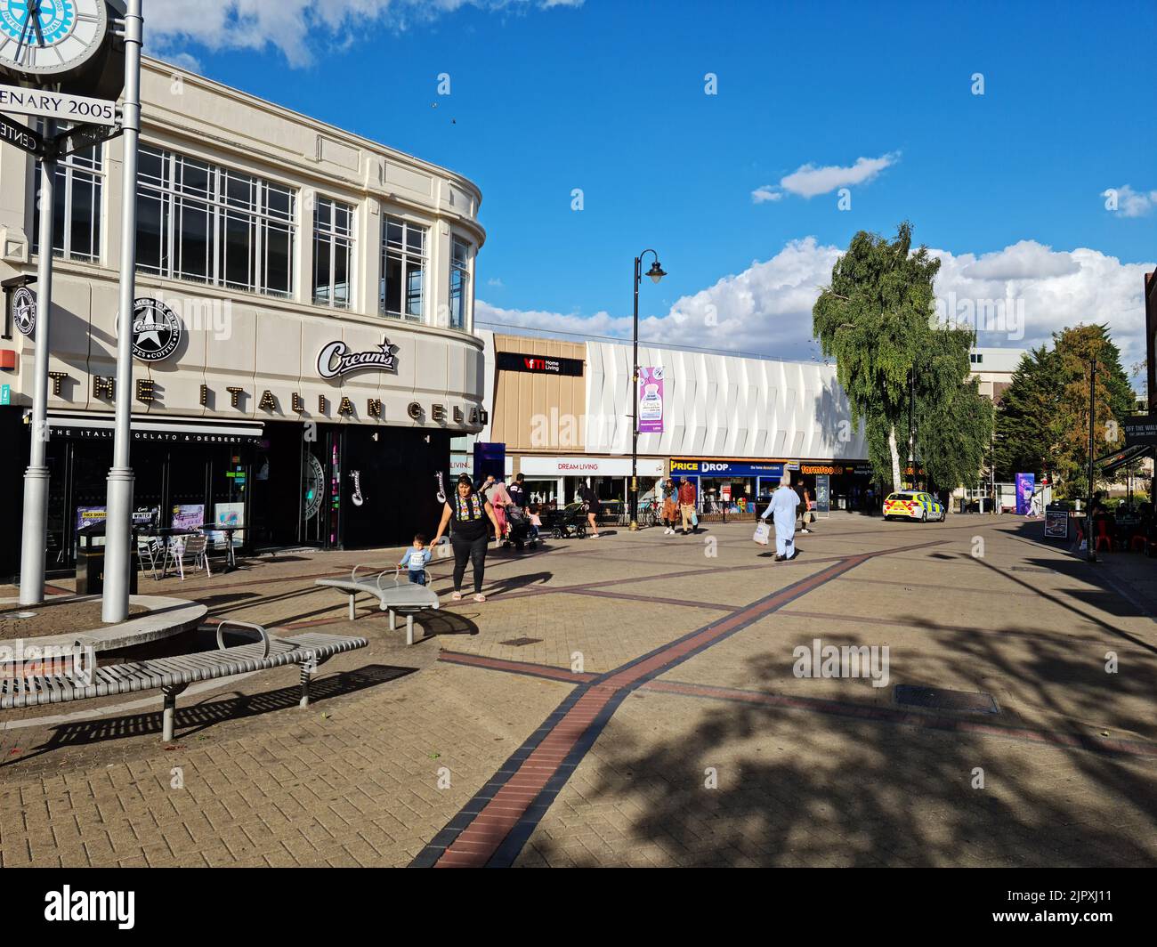 Luton town centre high street hi-res stock photography and images - Alamy