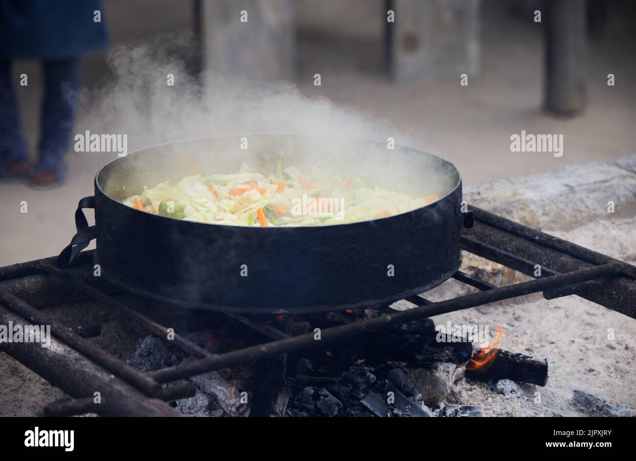 South african traditional cooking pot hi-res stock photography and ...