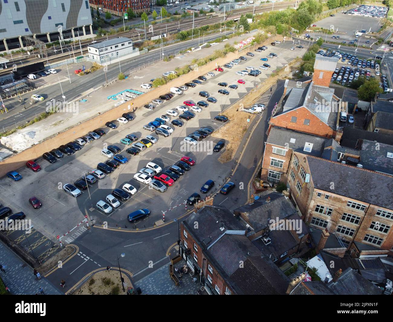 Bedfordshire university campus hi-res stock photography and images - Alamy