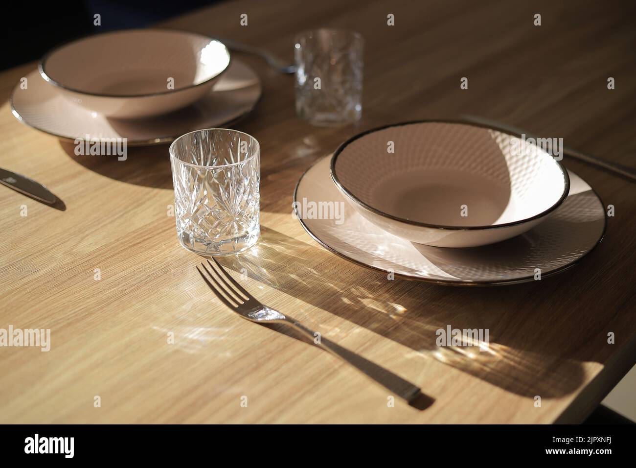 Contemporary plates hi-res stock photography and images - Alamy