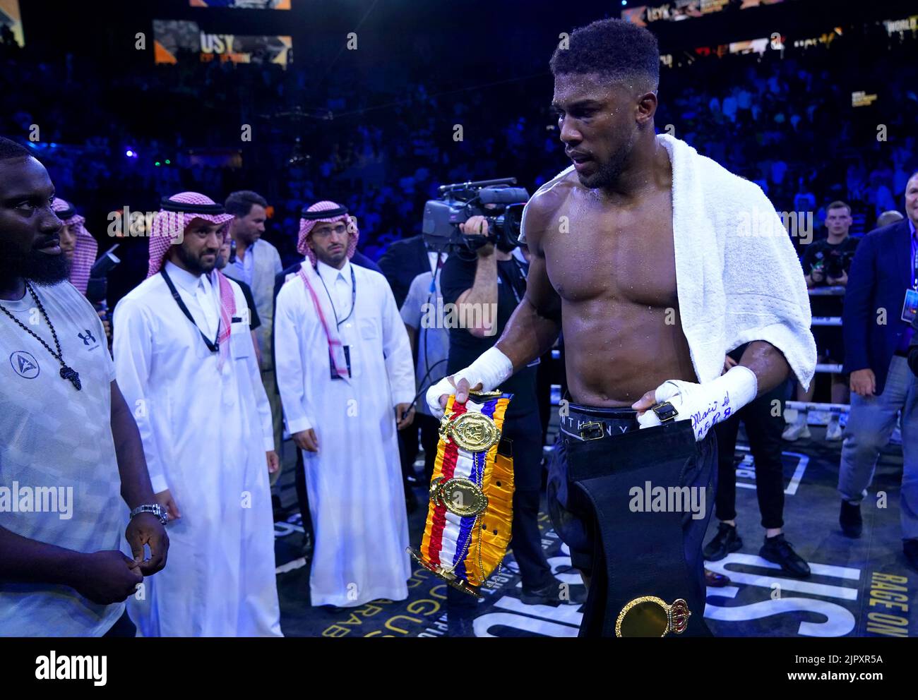 Usyk joshua 2022 belts hi-res stock photography and images - Alamy