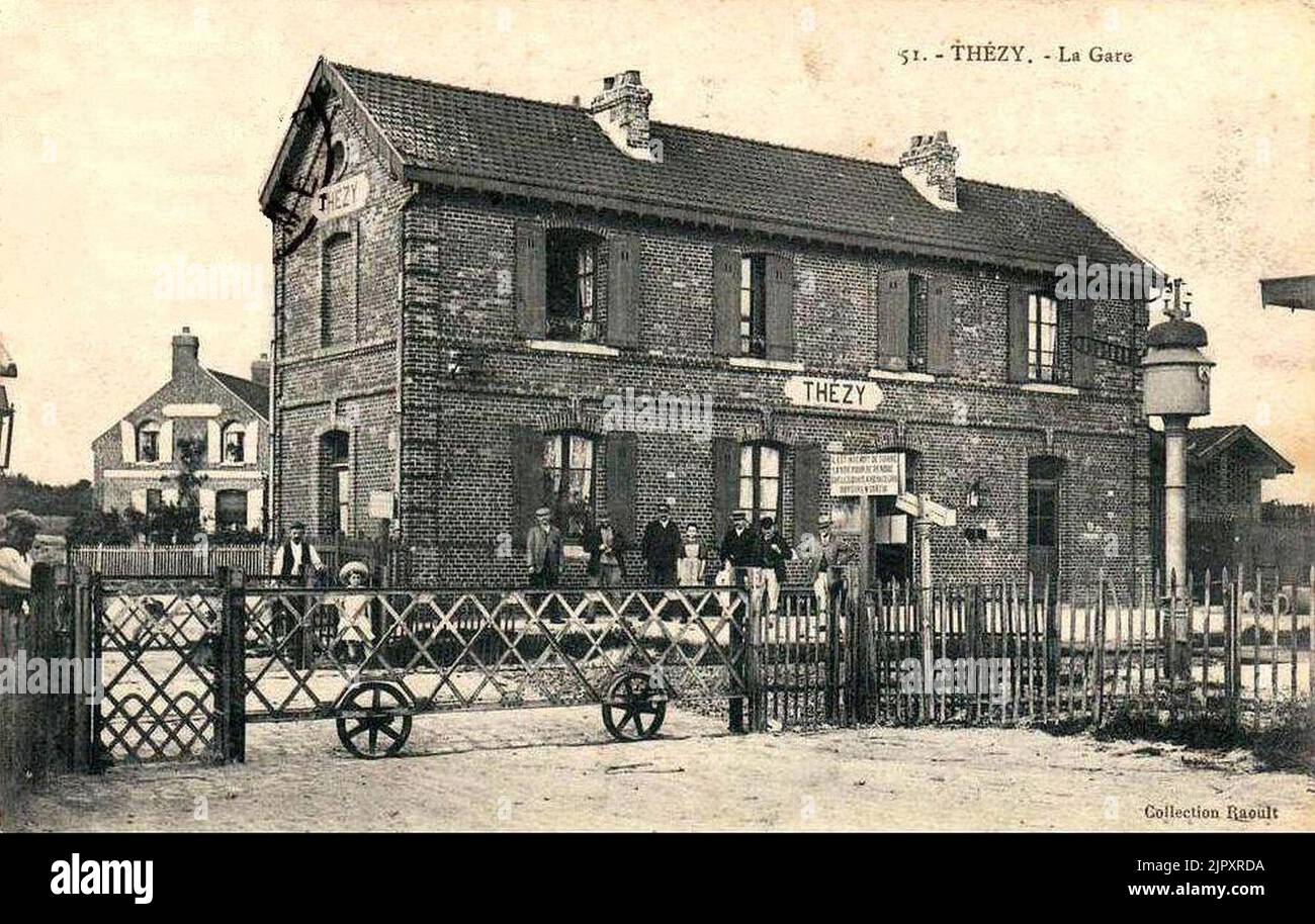 Thézy-Glimont (80), la gare (2 Stock Photo - Alamy