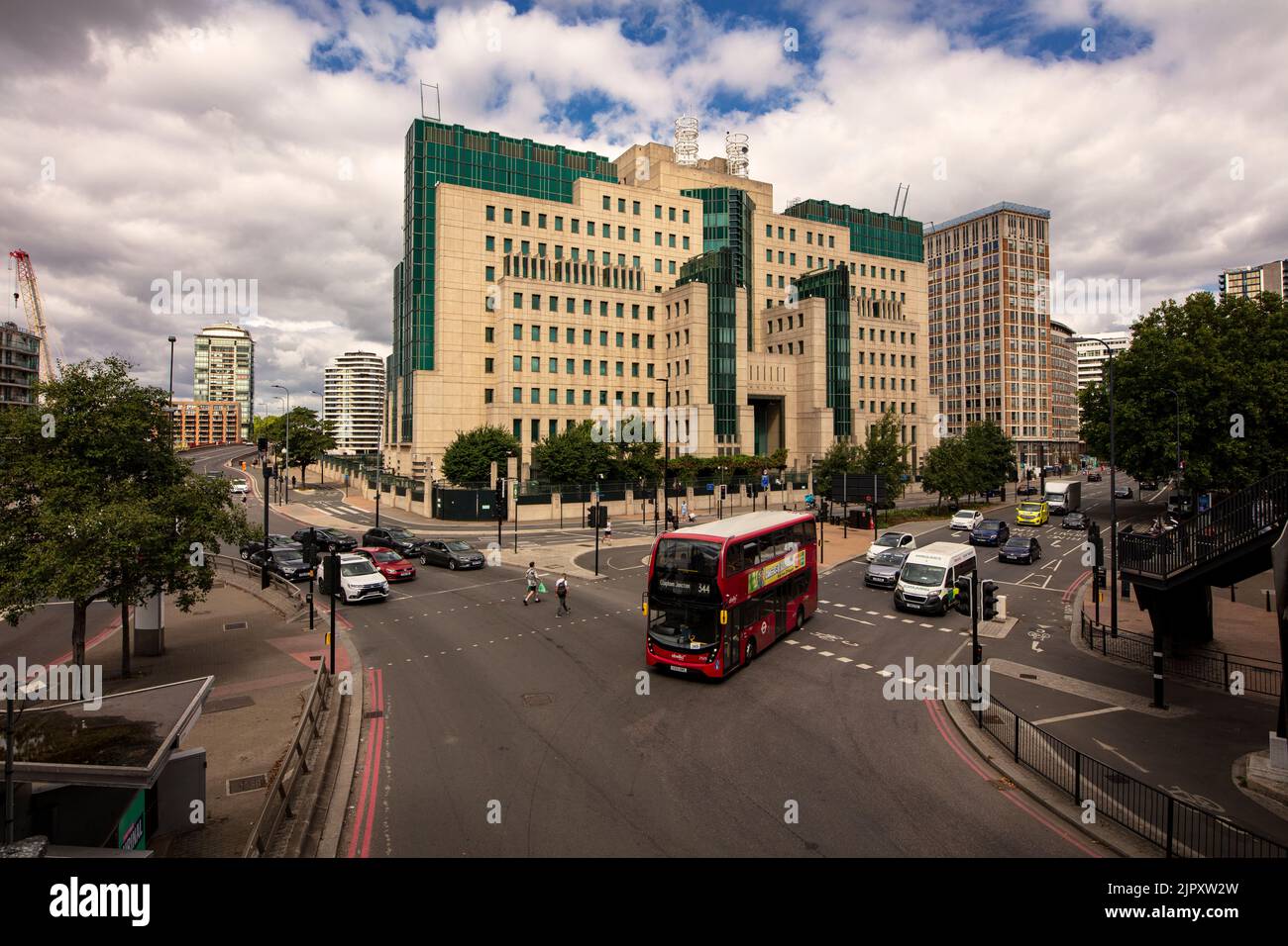 SIS Building (MI6); headquarters of the Secret Intelligence Service ...