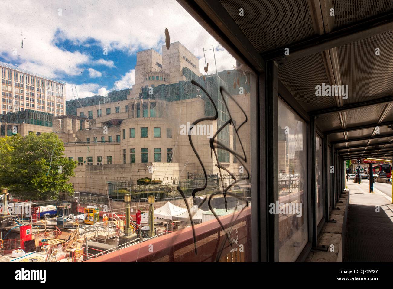 SIS Building (MI6); headquarters of the Secret Intelligence Service ...