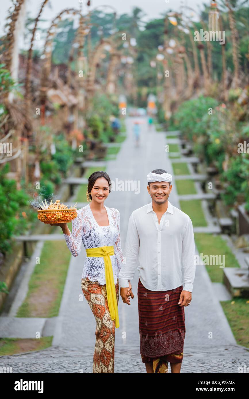 balinese people wearing traditional clothing in penglipuran village ...