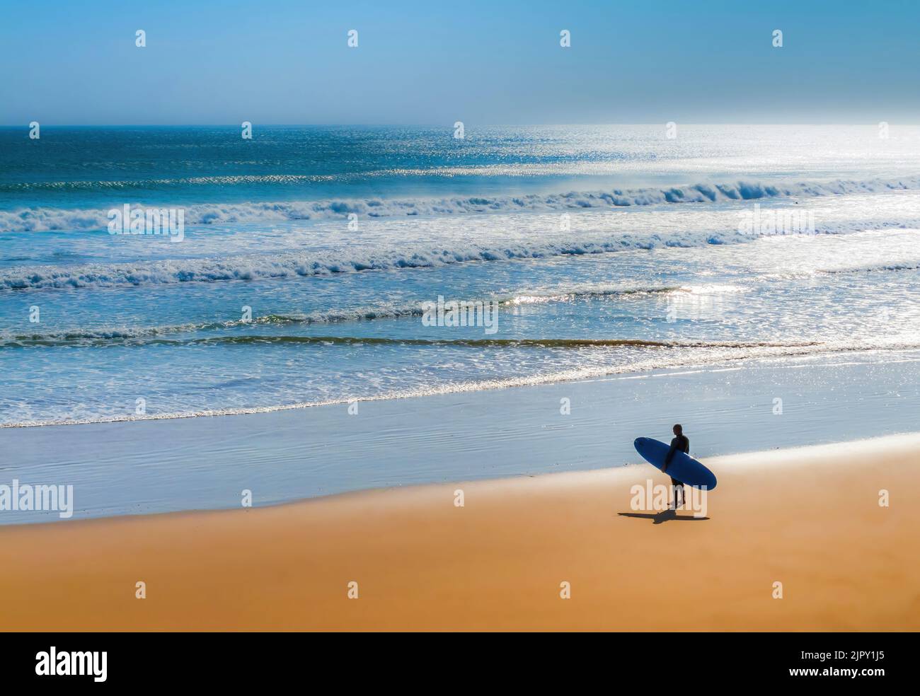 Incoming surfer hi-res stock photography and images - Alamy