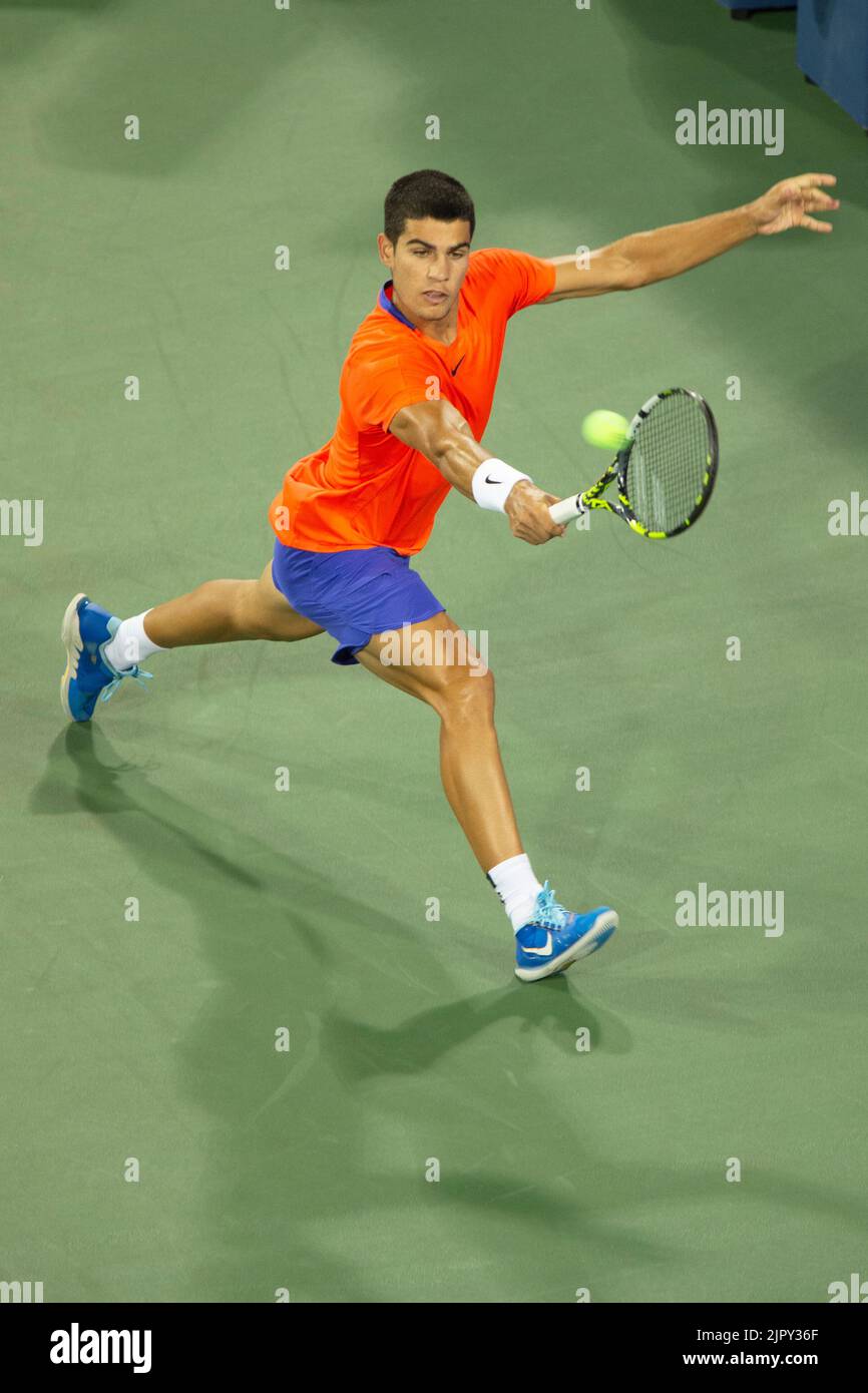 Mason, Ohio, USA. 19th Aug, 2022. Carlos Alvarez plays a ball against ...