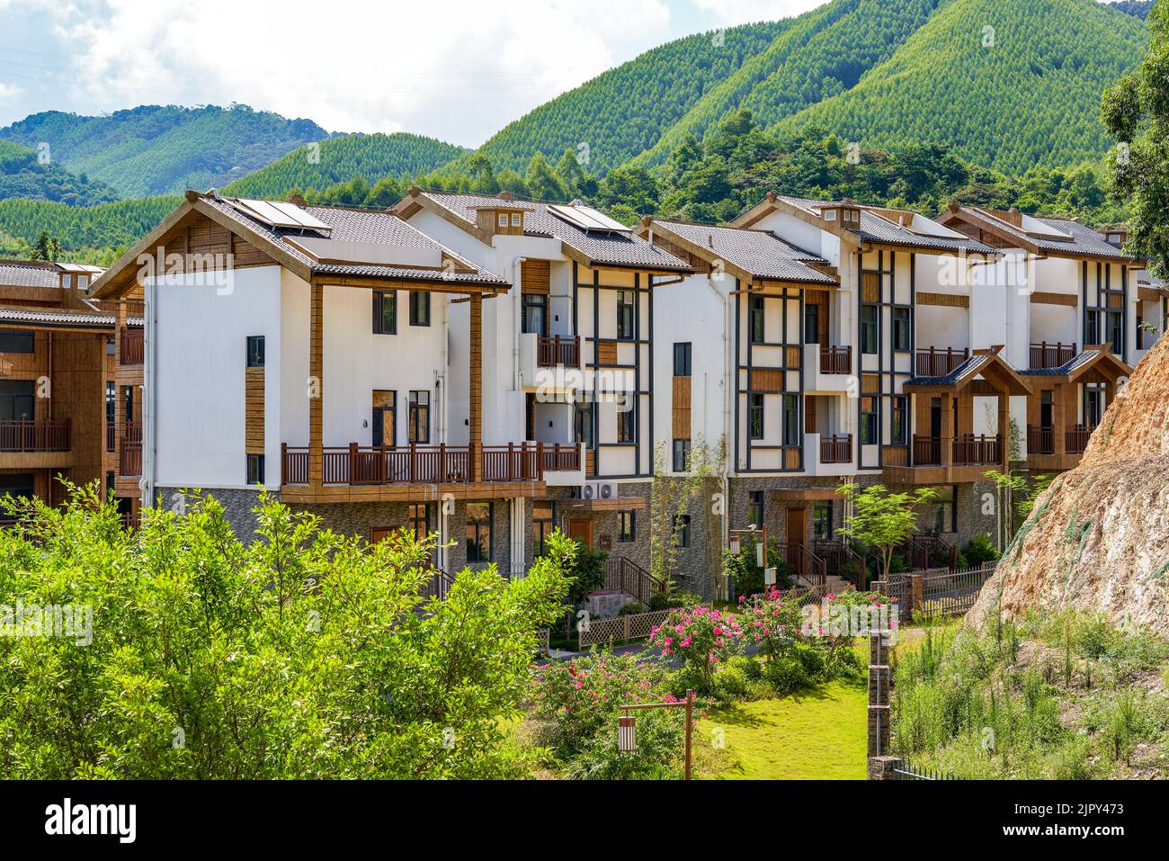 View of a luxury Chinese real estate townhouse complex Stock Photo - Alamy