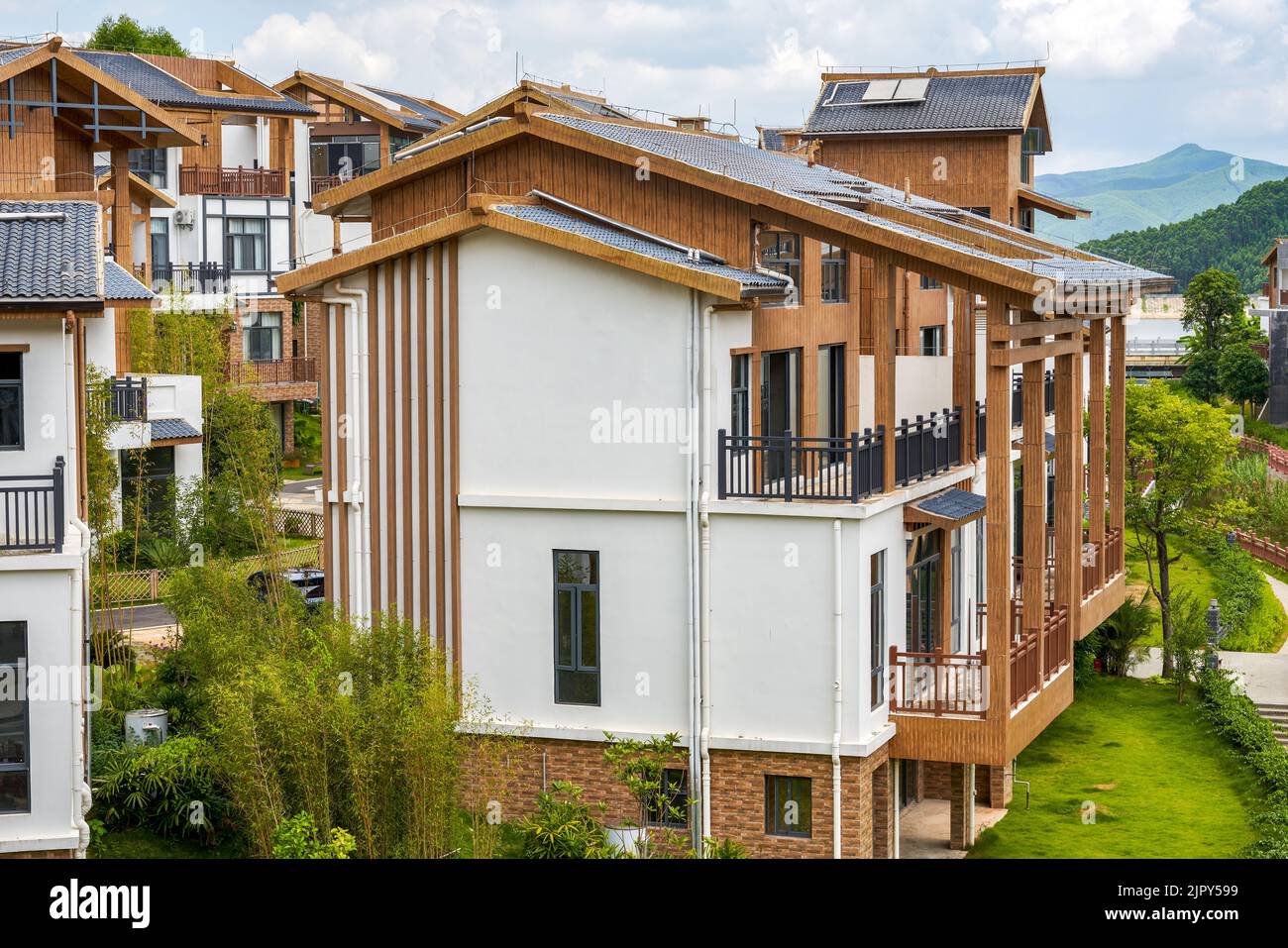 View of a luxury Chinese real estate townhouse complex Stock Photo - Alamy