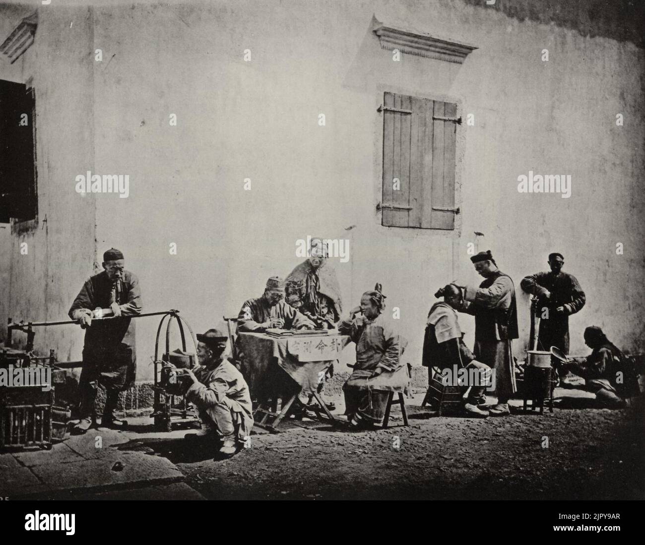 Thomson, John - Fahrende Handwerker, Kiukiang, Kiangsi Stock Photo - Alamy