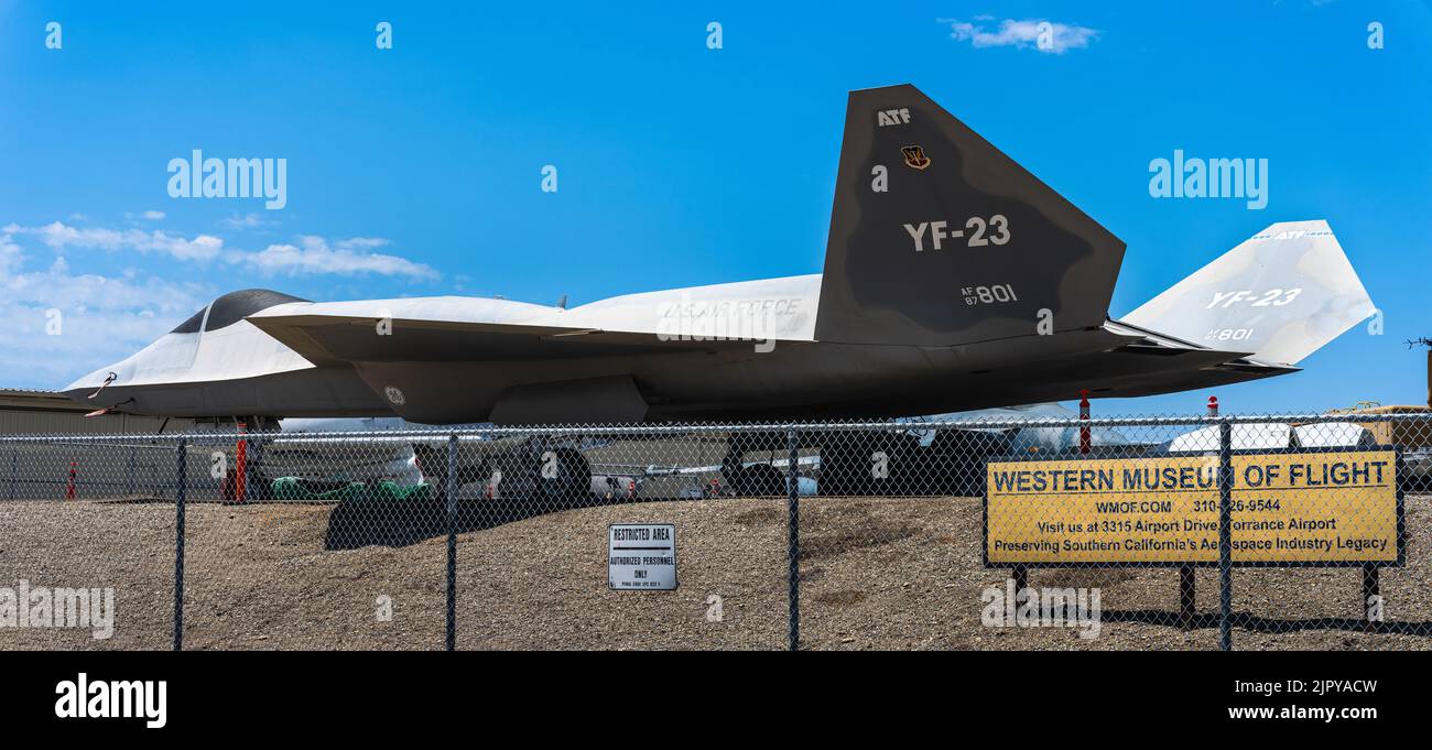 Northrop YF-23 Black Widow Stealth Fighter Stock Photo - Alamy