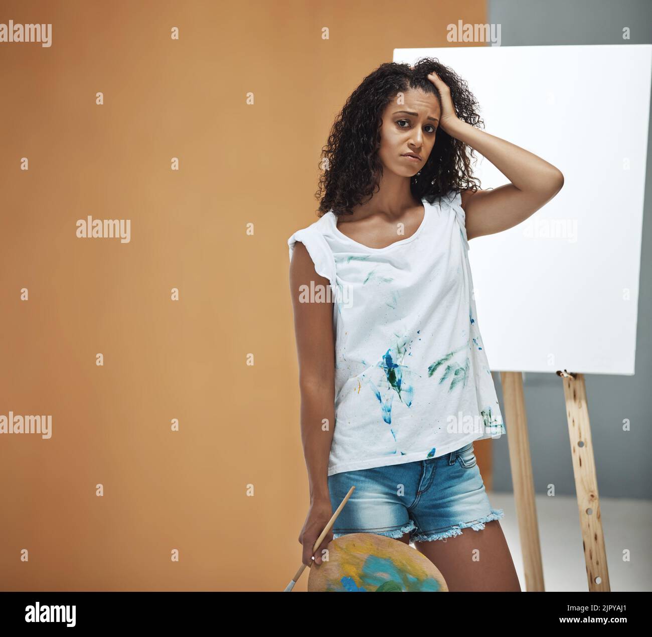 Woman paint canvas hi-res stock photography and images - Alamy