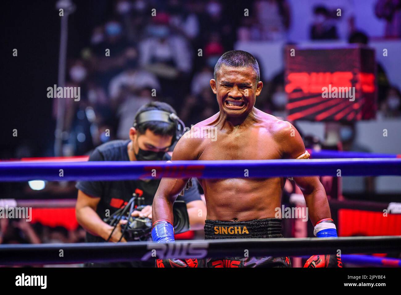 Bangkok, Thailand. 19th Aug, 2022. Buakaw Banchamek (L) of Thailand ...