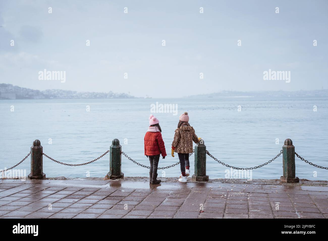 kid looking at the sea standing on a side dock Stock Photo - Alamy