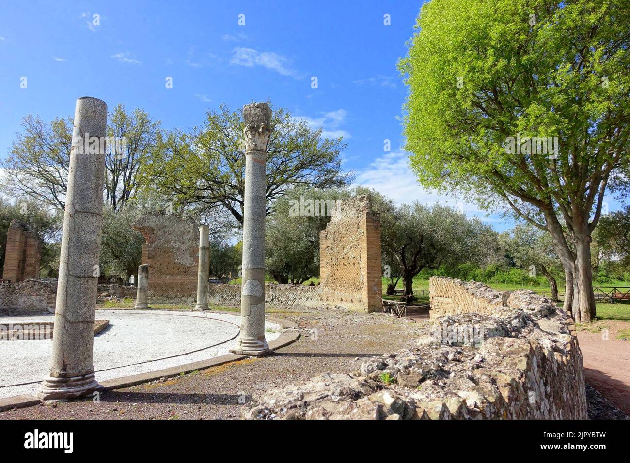 Exedrae hi-res stock photography and images - Alamy