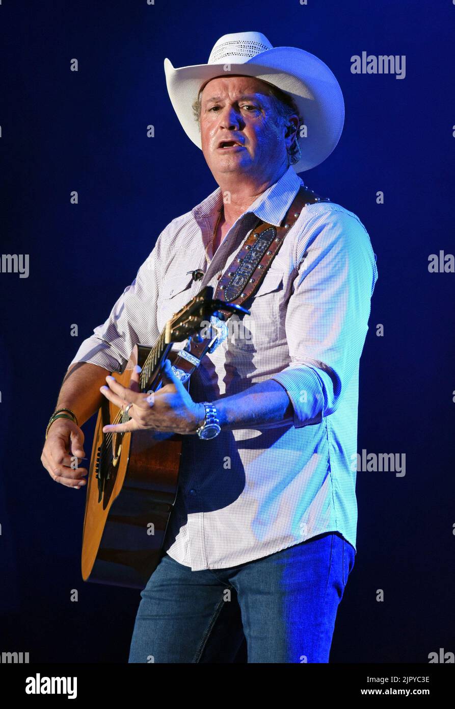 Hiawassee, GA, USA. 20th Aug, 2022. Tracy Byrd on stage for Mark ...