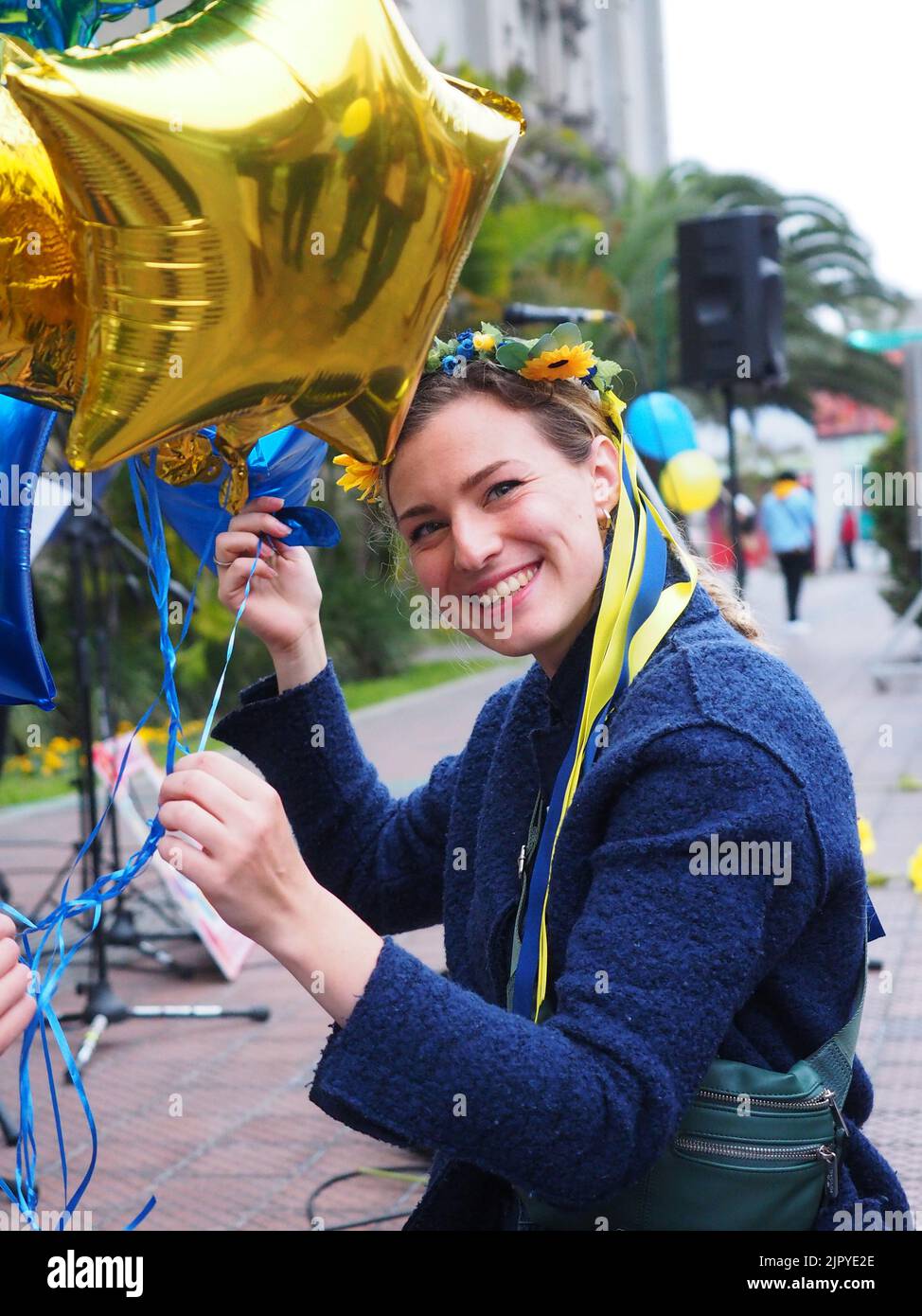 Lima, Peru. 20th Aug, 2022. A Ukrainian girl tying balloons as part of ...