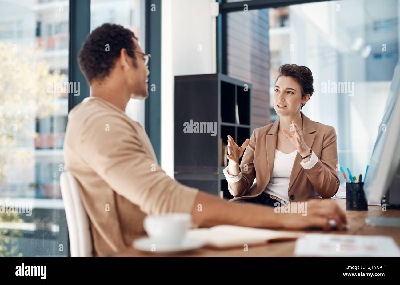 Two heads talking hi-res stock photography and images - Alamy