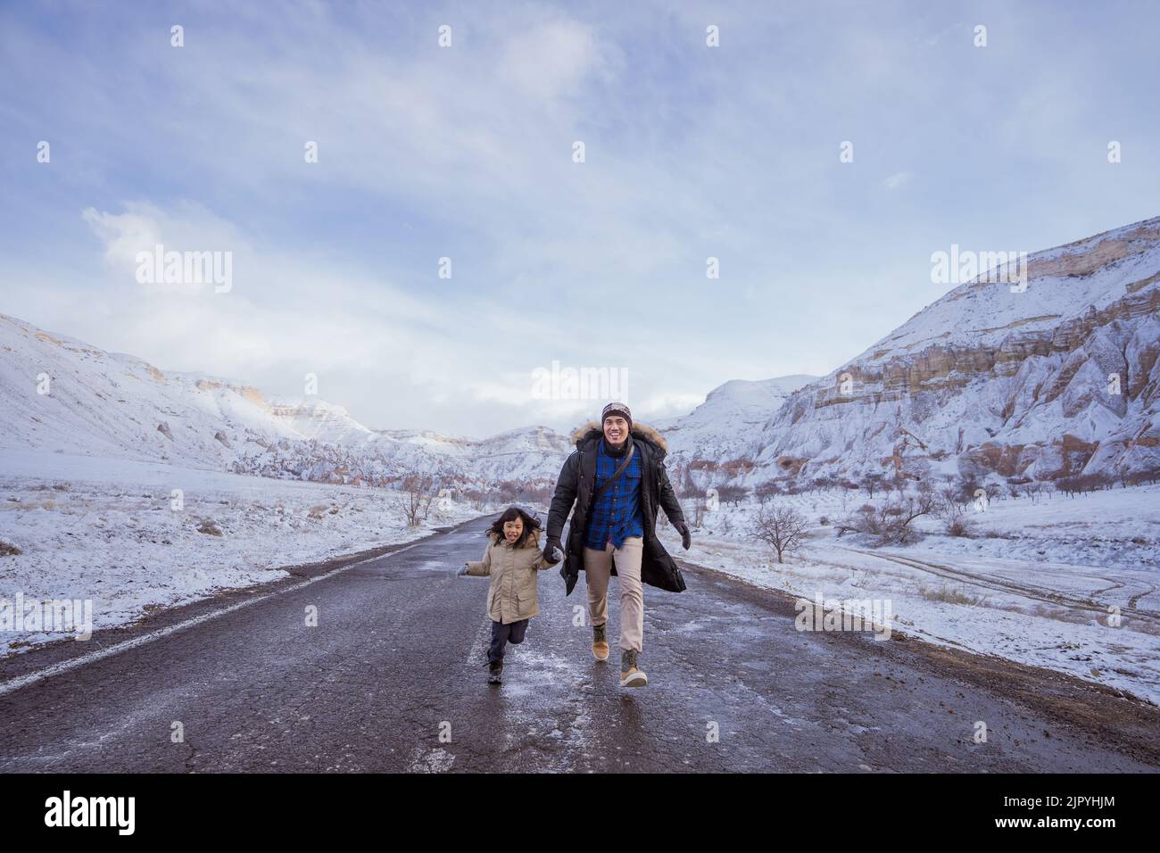 dad and daughter walking on empty street in winter Stock Photo - Alamy
