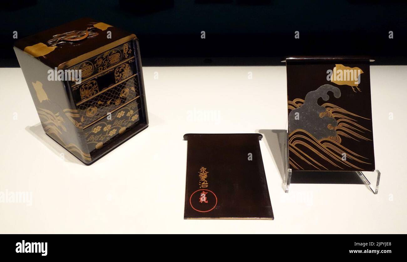 Tiered box with handle by Nagata Yuji, Edo period, 18th century, wave ...