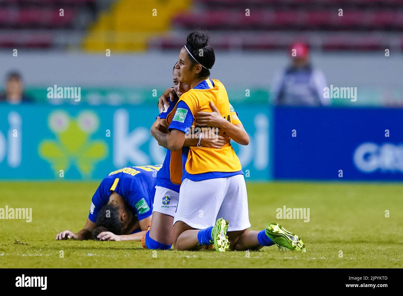 Brazil players celebrate world cup 2022 hi-res stock photography and ...