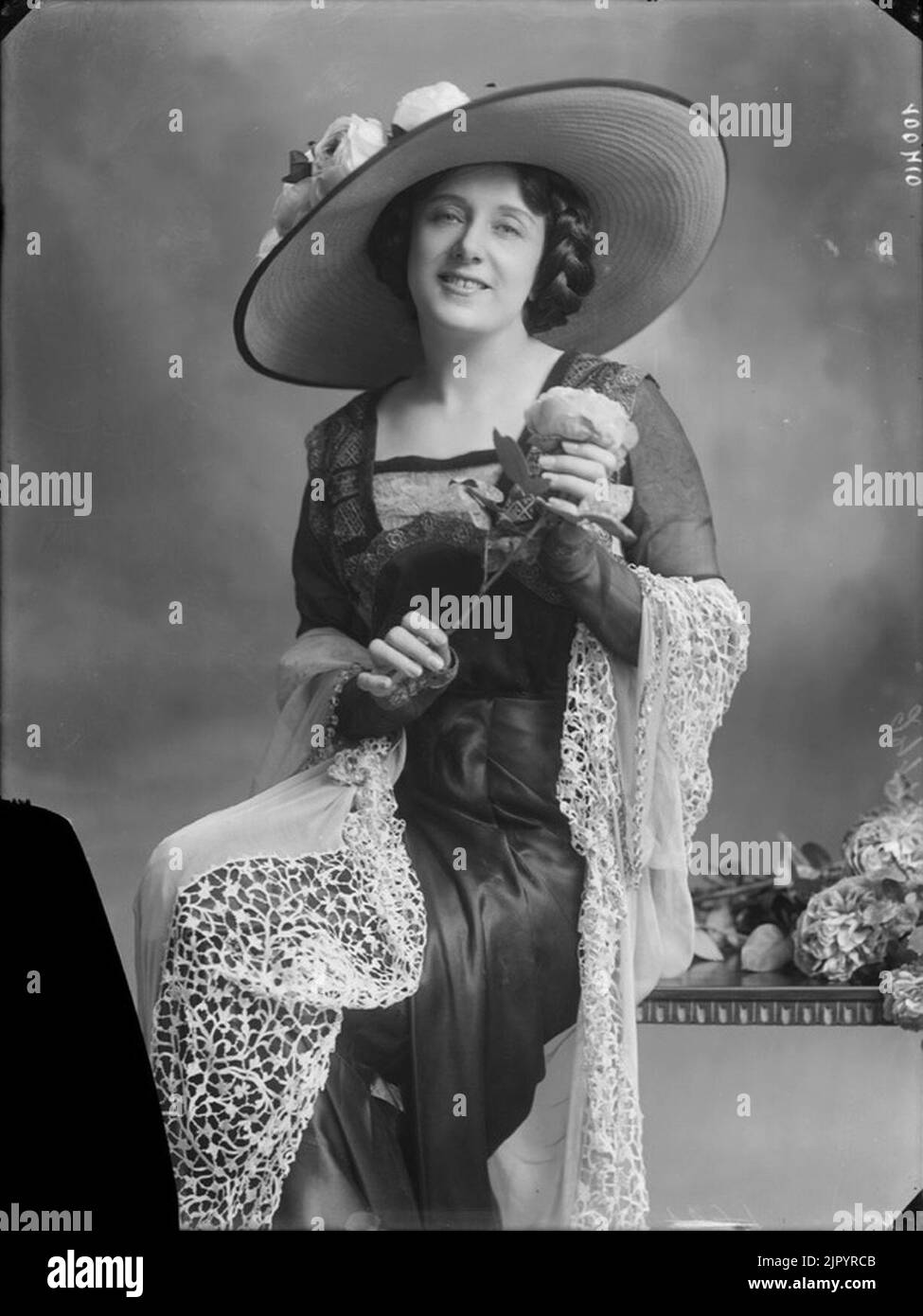 Tina di lorenzo hi-res stock photography and images - Alamy