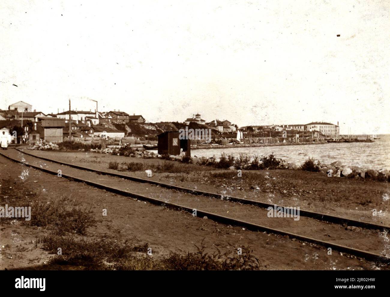 TLA 1465 1 8714 Kalarand Esiplaanil raudteerööpad, taamal Patarei ...