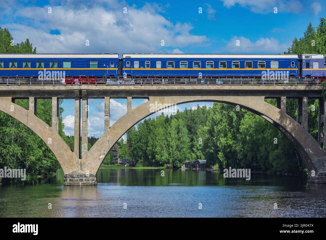 Retro steam train moves above the canyon Stock Photo - Alamy