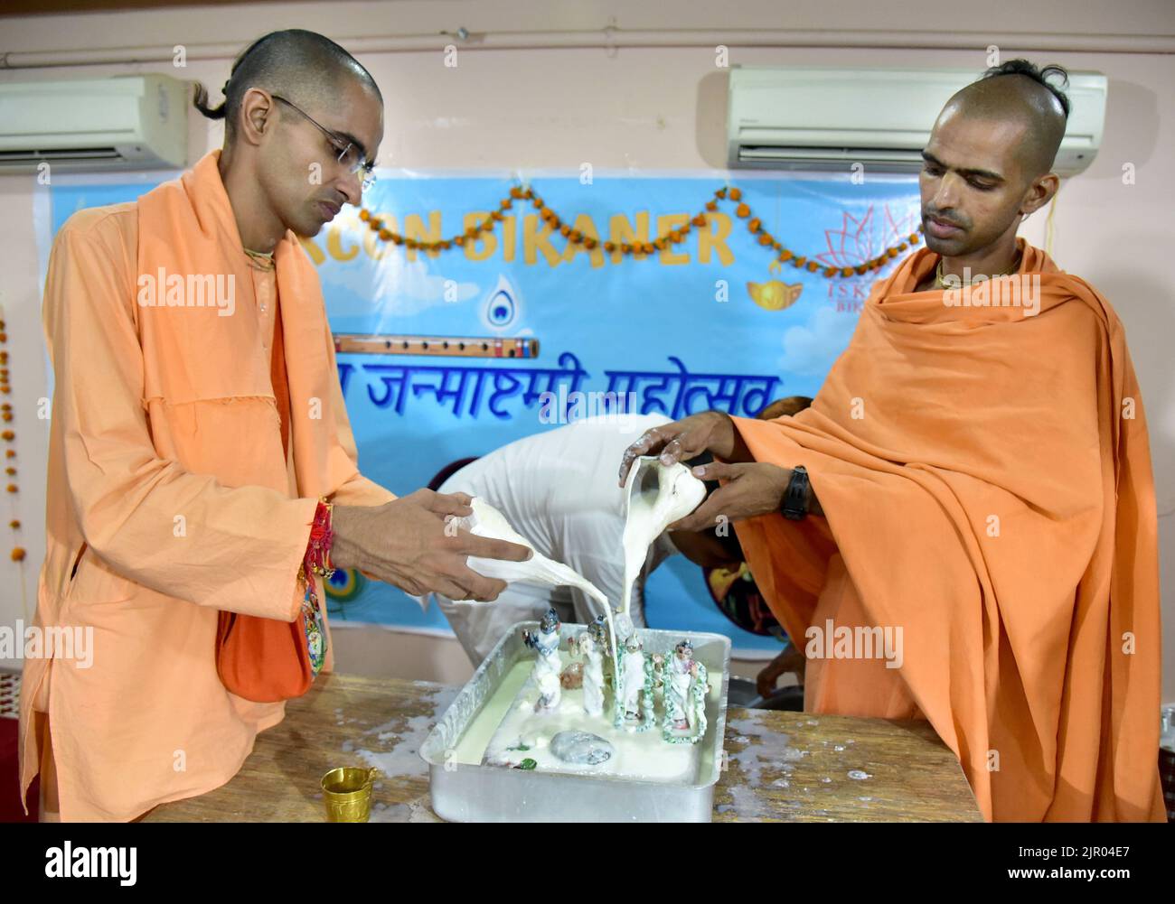 Bikaner, Rajasthan, India. 19th Aug, 2022. ISKCON Priest and Devotees ...