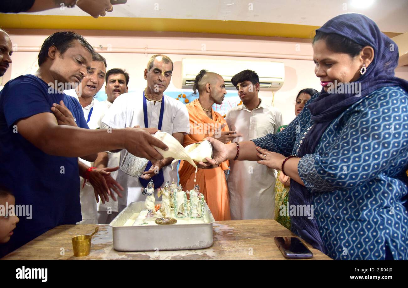 Bikaner, Rajasthan, India. 19th Aug, 2022. ISKCON Priest and Devotees ...