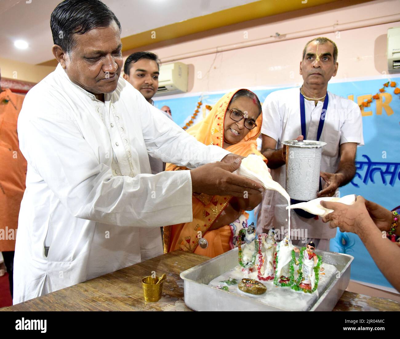 Bikaner, Rajasthan, India. 19th Aug, 2022. ISKCON Priest and Devotees ...