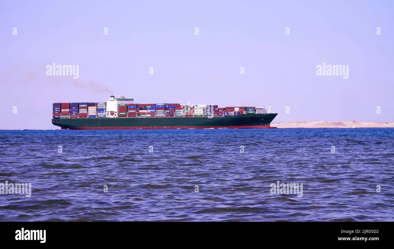 Container ship side view hi-res stock photography and images - Alamy
