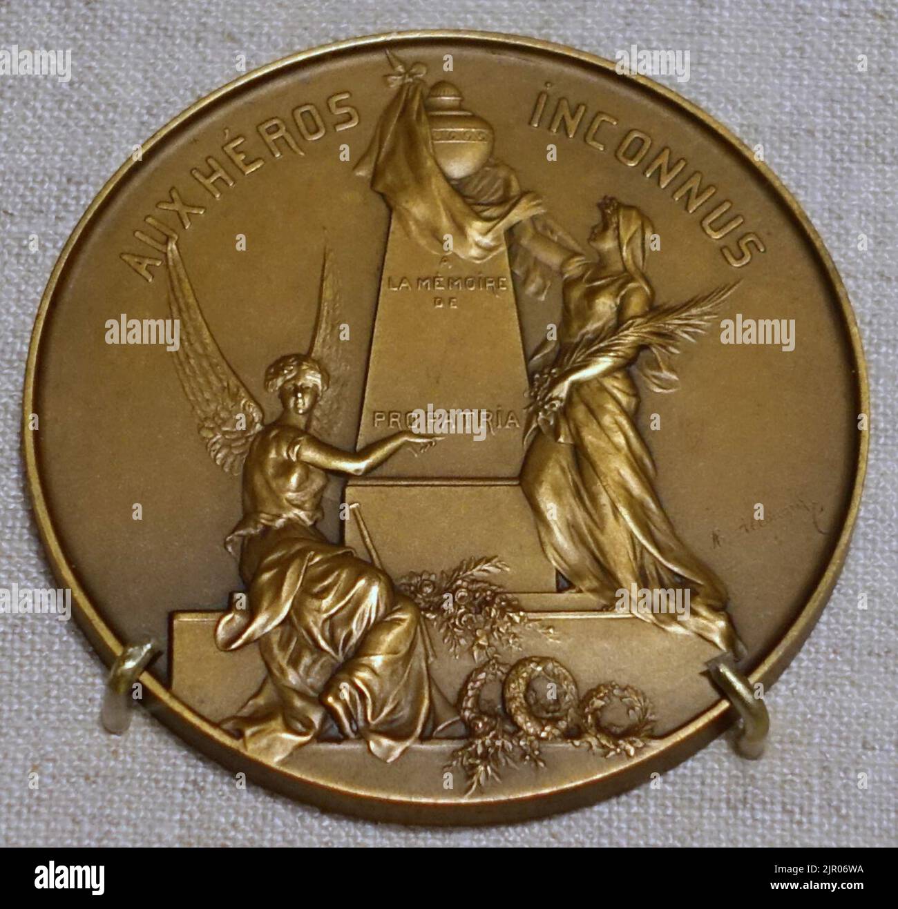 To the Unknown Heroes, by Henri Allouard, 1917, bronze Stock Photo - Alamy