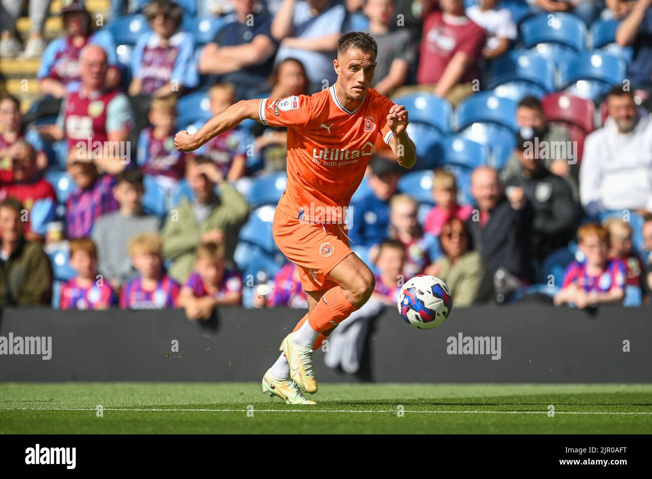 Jerry Yates #9 of Blackpool makes a break with the ball Stock Photo - Alamy